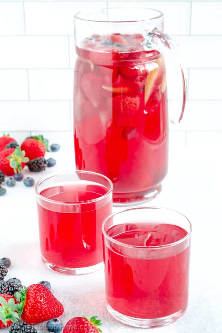 Easy Homemade Kompot Juice Recipe (Slavic Fruit Drink)