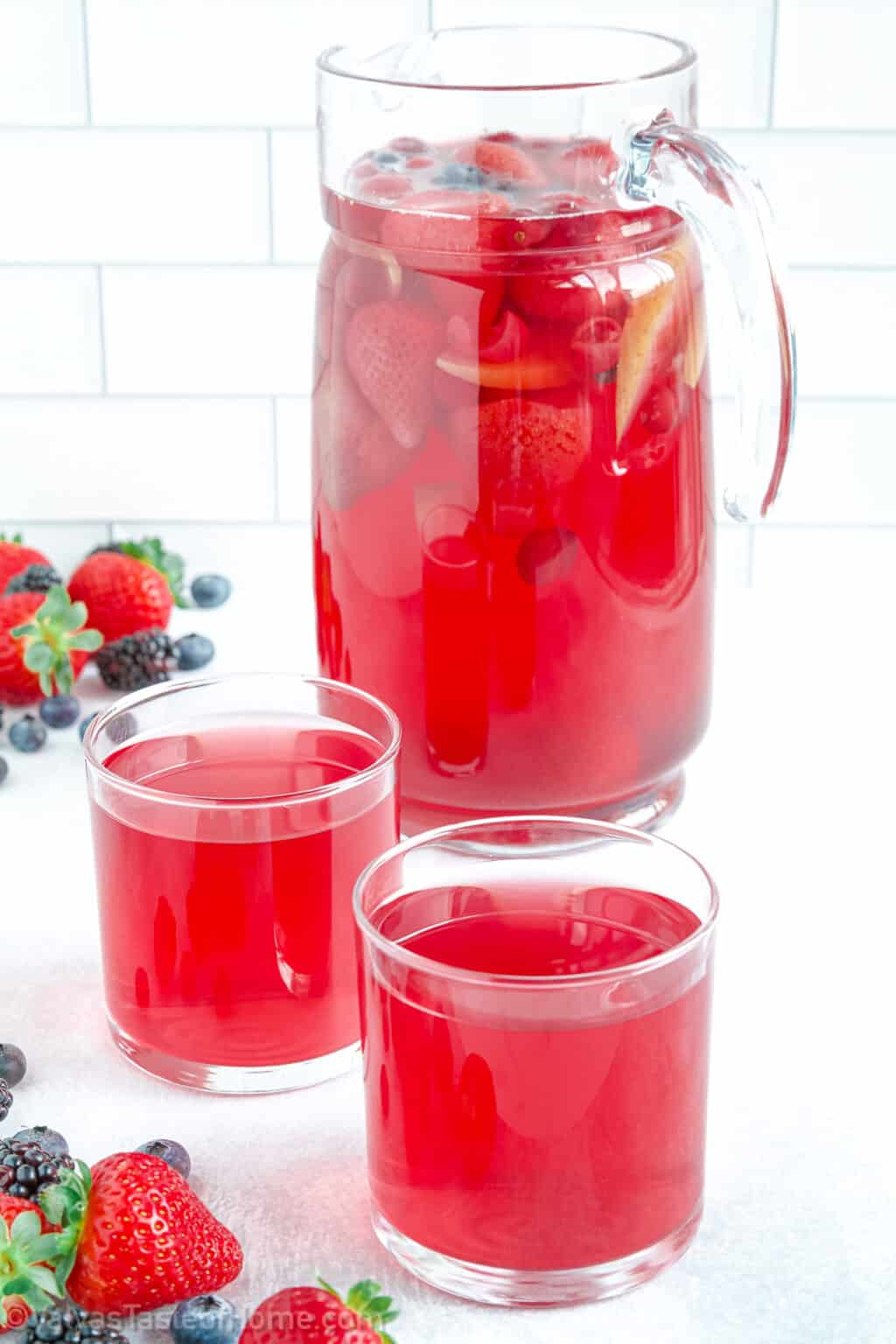 Easy Homemade Kompot Juice Recipe (Slavic Fruit Drink)