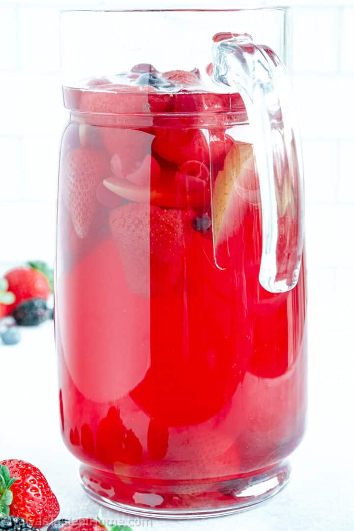 Easy Homemade Kompot Juice Recipe (Slavic Fruit Drink)