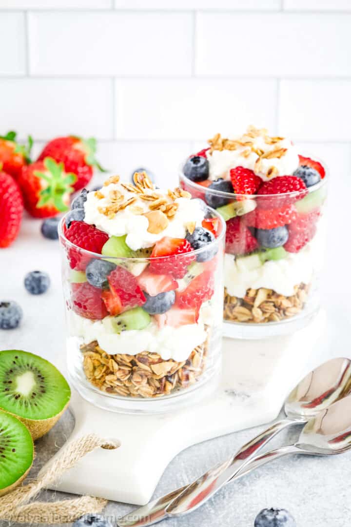 Breakfast Cottage Cheese Parfait Recipe with Fruits