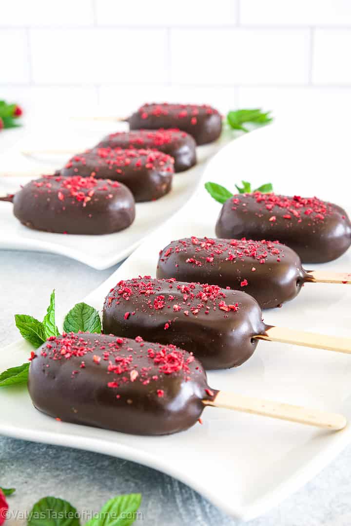 The Easiest Cakesicles Recipe (Easy Cake Popsicles!)