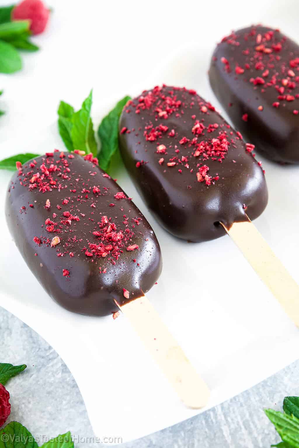 The Easiest Cakesicles Recipe (Easy Cake Popsicles!)